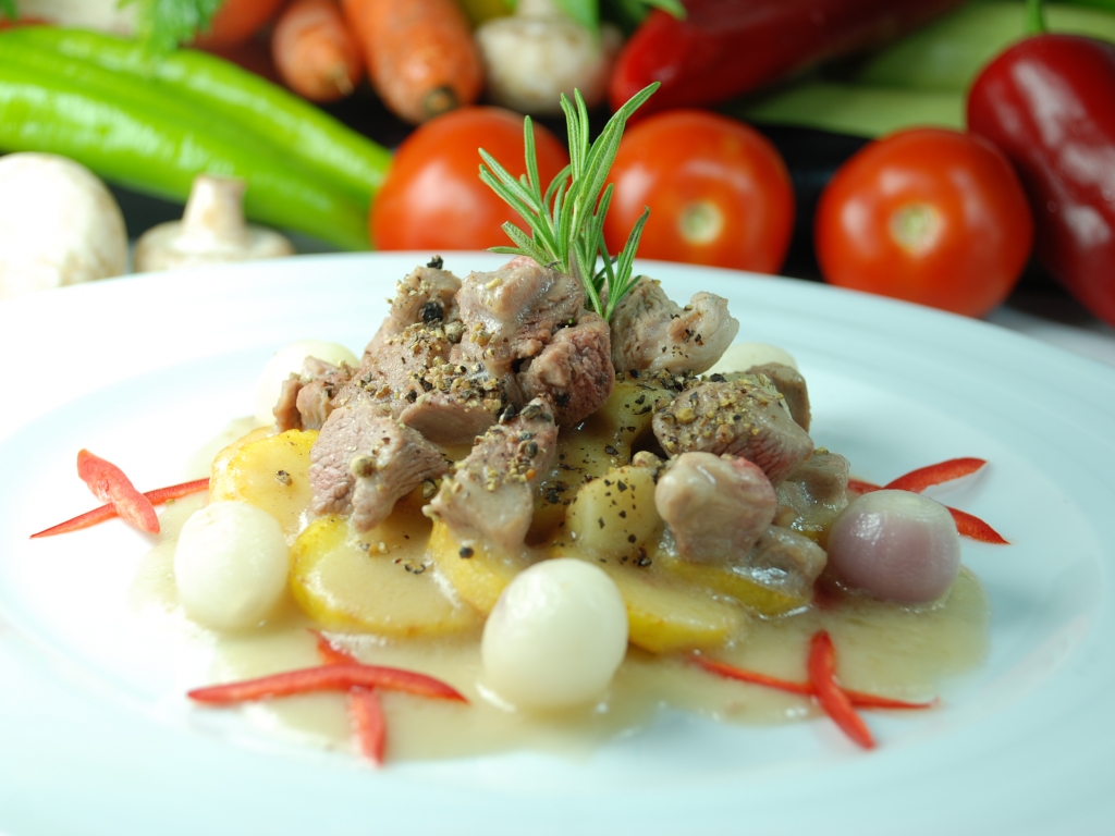 FIRINDA PATATESLİ KUZU Kuzu Eti Yemekleri Et Yemekleri